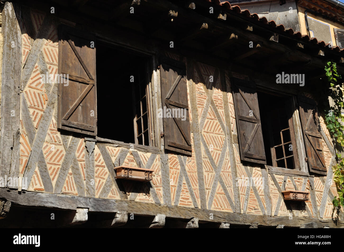 First floor overhang hi-res stock photography and images - Alamy
