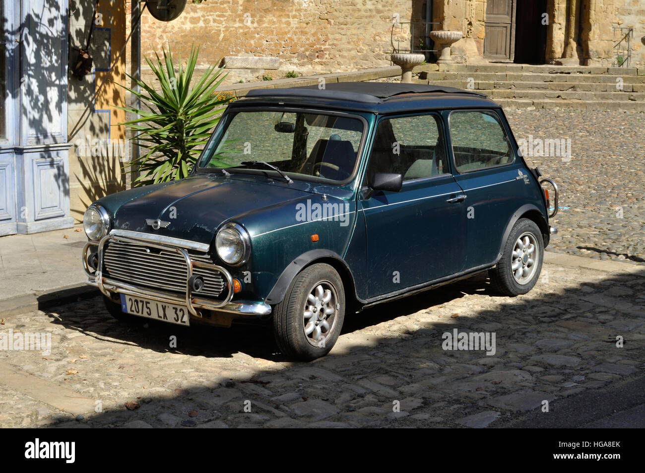Classic british racing green mini hi-res stock photography and images ...