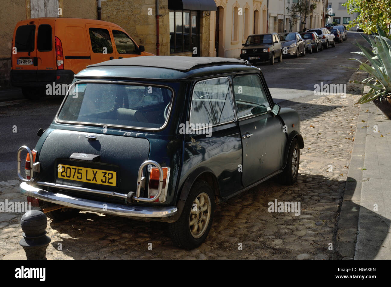 Classic british racing green mini hi-res stock photography and images ...