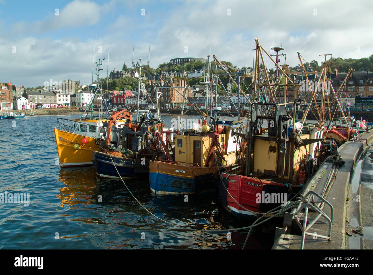 Fishing boats in the harbour oban hi-res stock photography and images ...