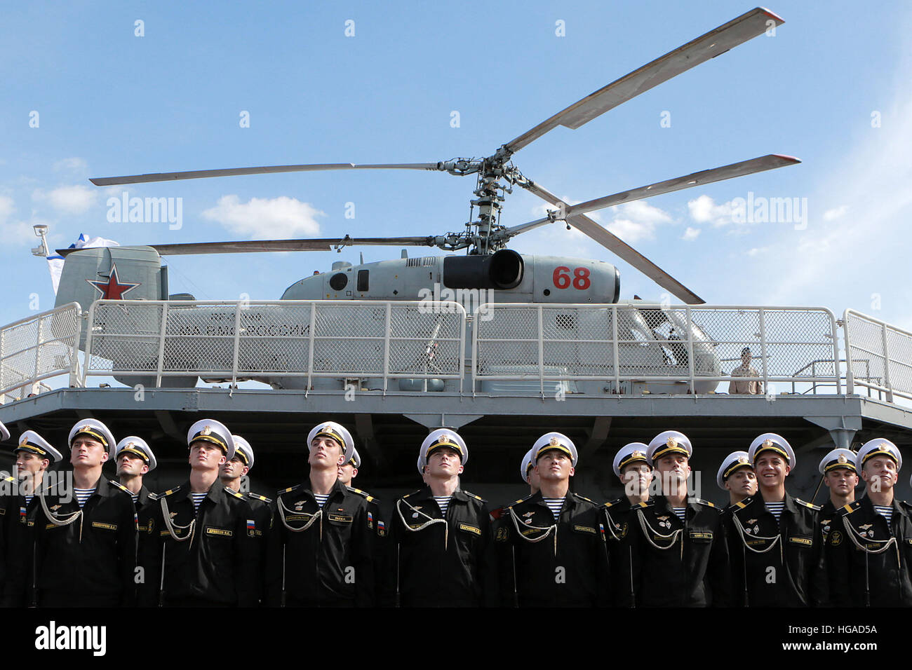 Navy soldiers stand on hi-res stock photography and images - Alamy