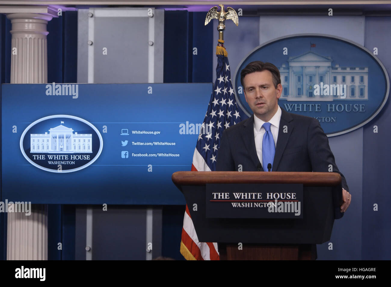 Josh earnest hi-res stock photography and images - Alamy