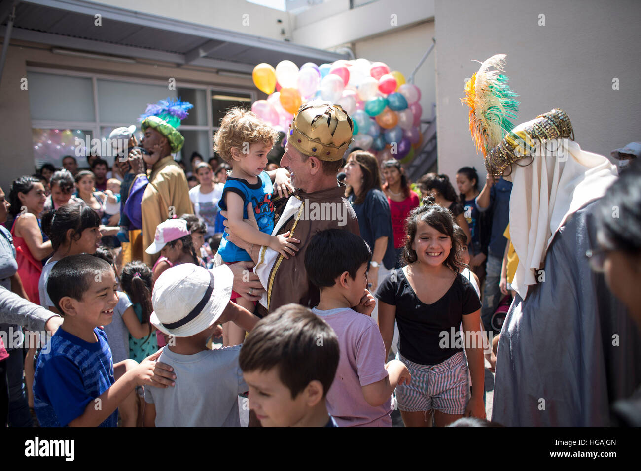 Buenos Aires, Argentina. 6th Jan, 2017. Actors dressed up as the Three ...