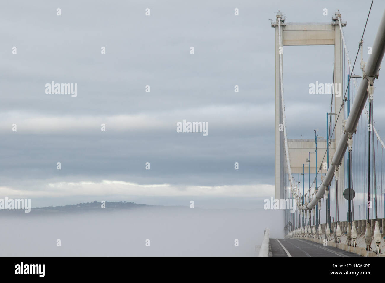 Severn Bridge, UK. 7th January, 2017. UK weather: Severe fog at the ...