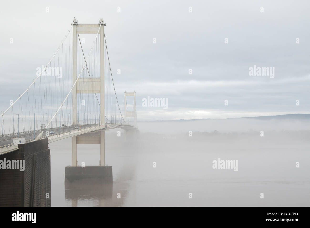 Severn Bridge, UK. 7th January, 2017. UK weather: Severe fog at the ...