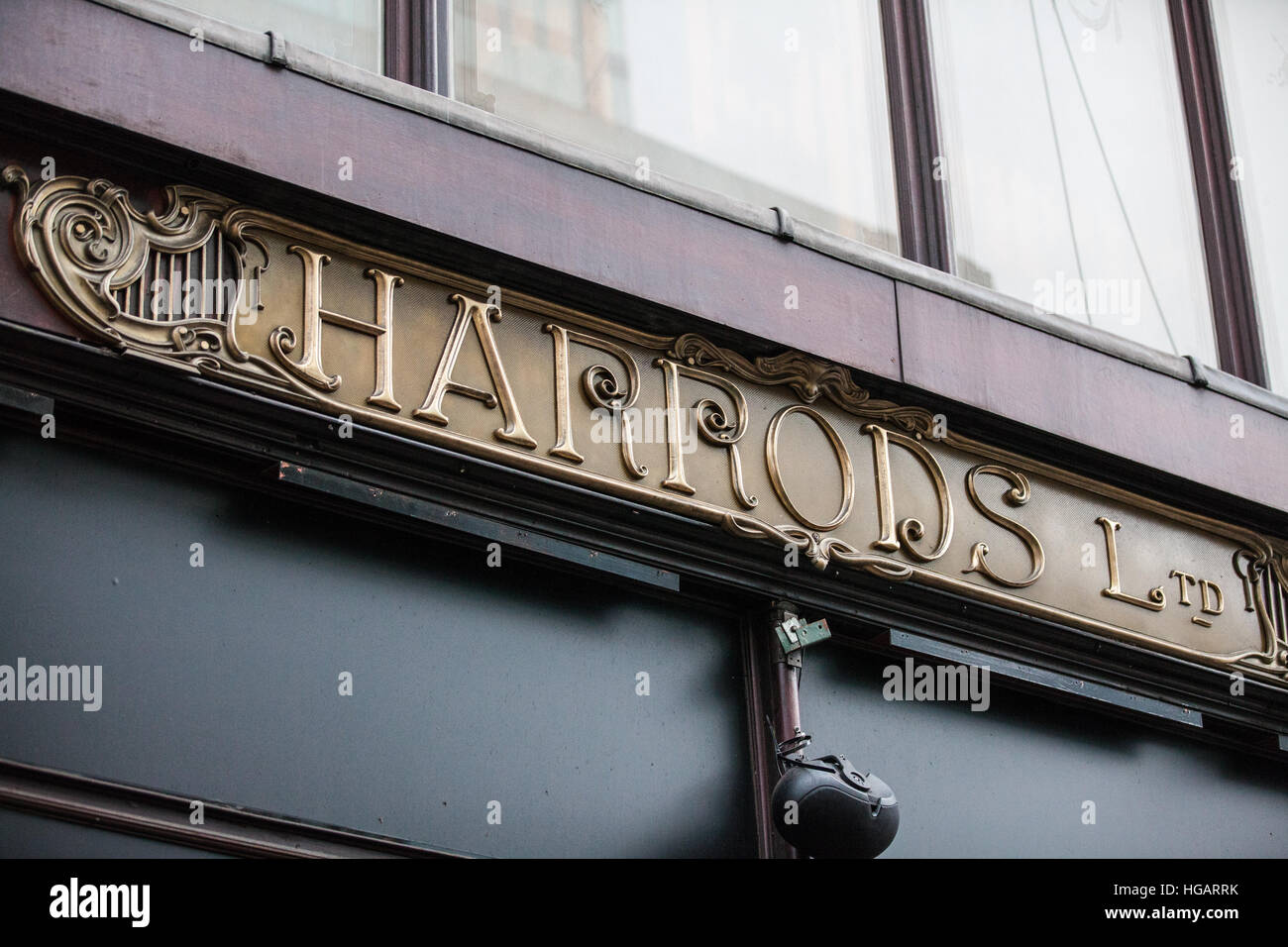 Harrods ltd sign hi-res stock photography and images - Alamy