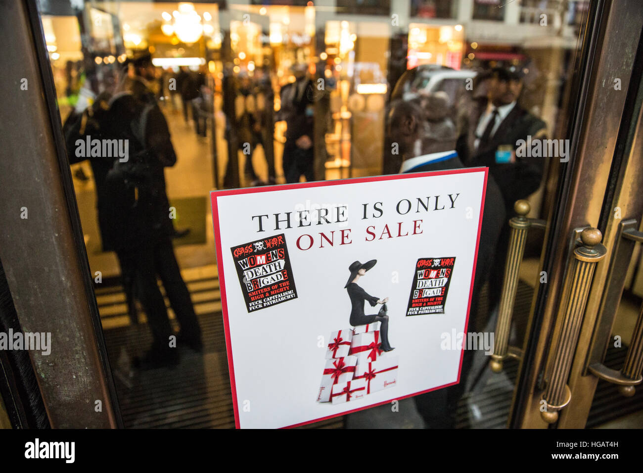 Harrods harrods doorman doorman hi-res stock photography and images - Alamy