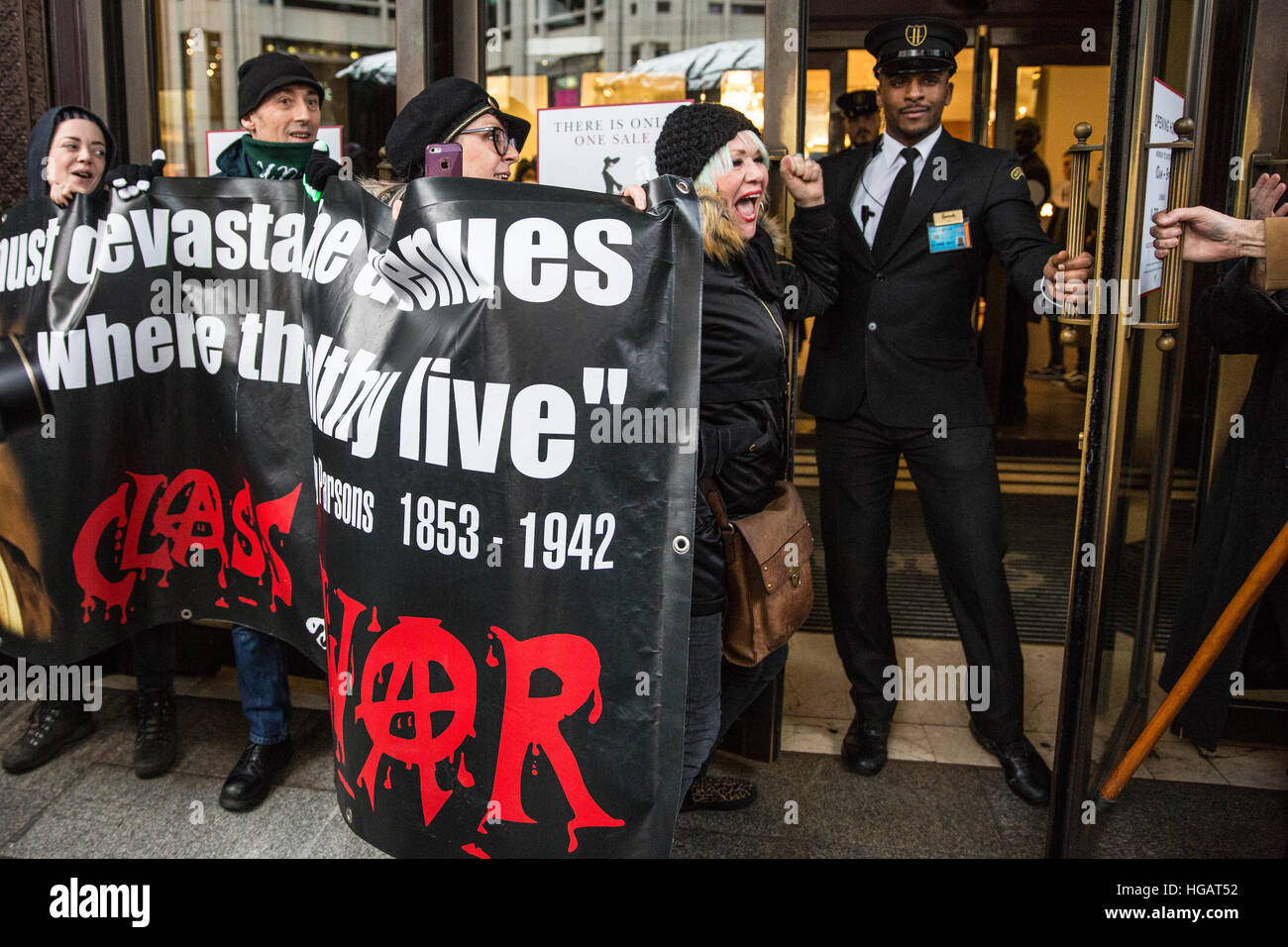 Harrods harrods doorman doorman hi-res stock photography and images - Alamy