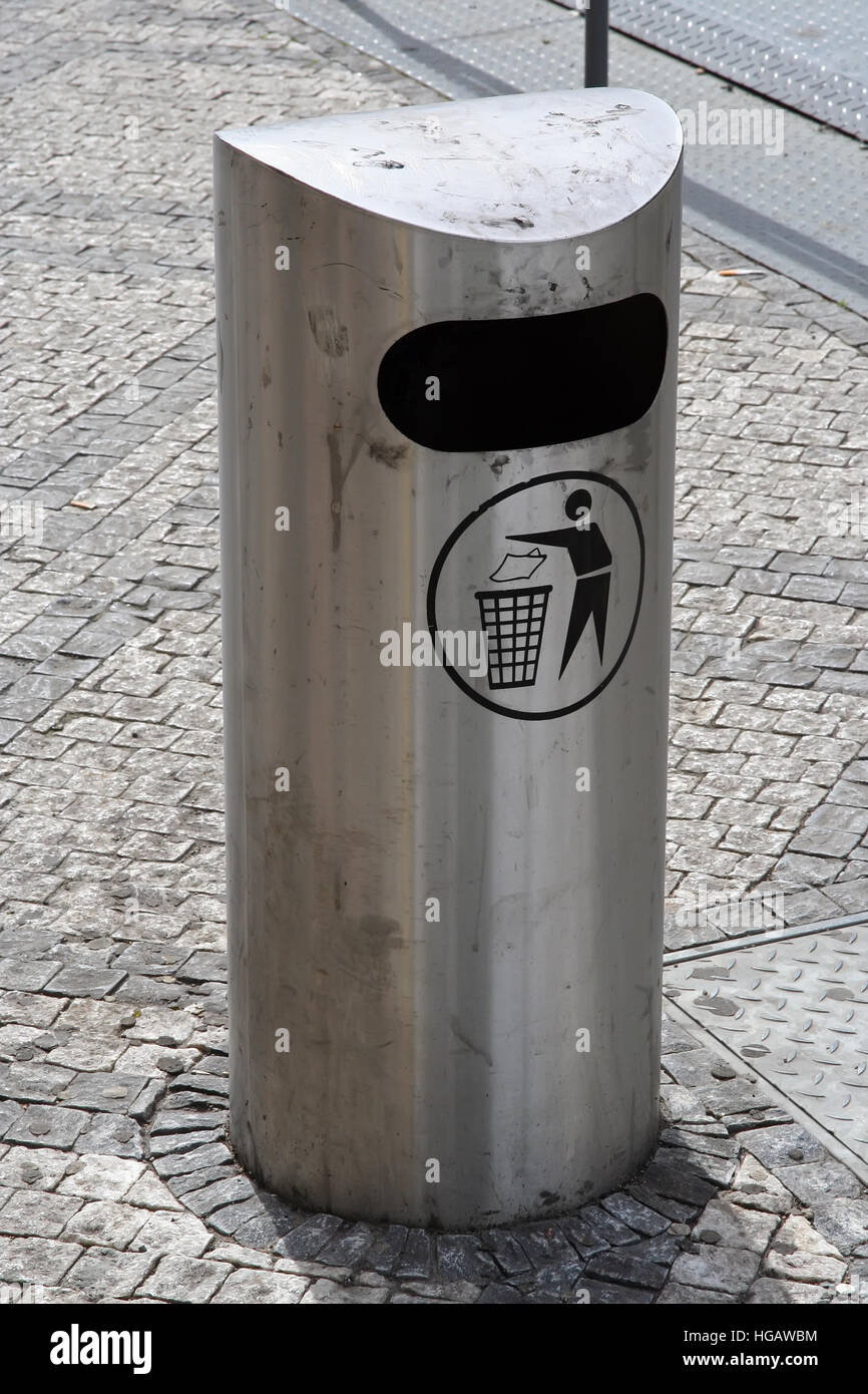 Garbage bin with wheels hi-res stock photography and images - Alamy
