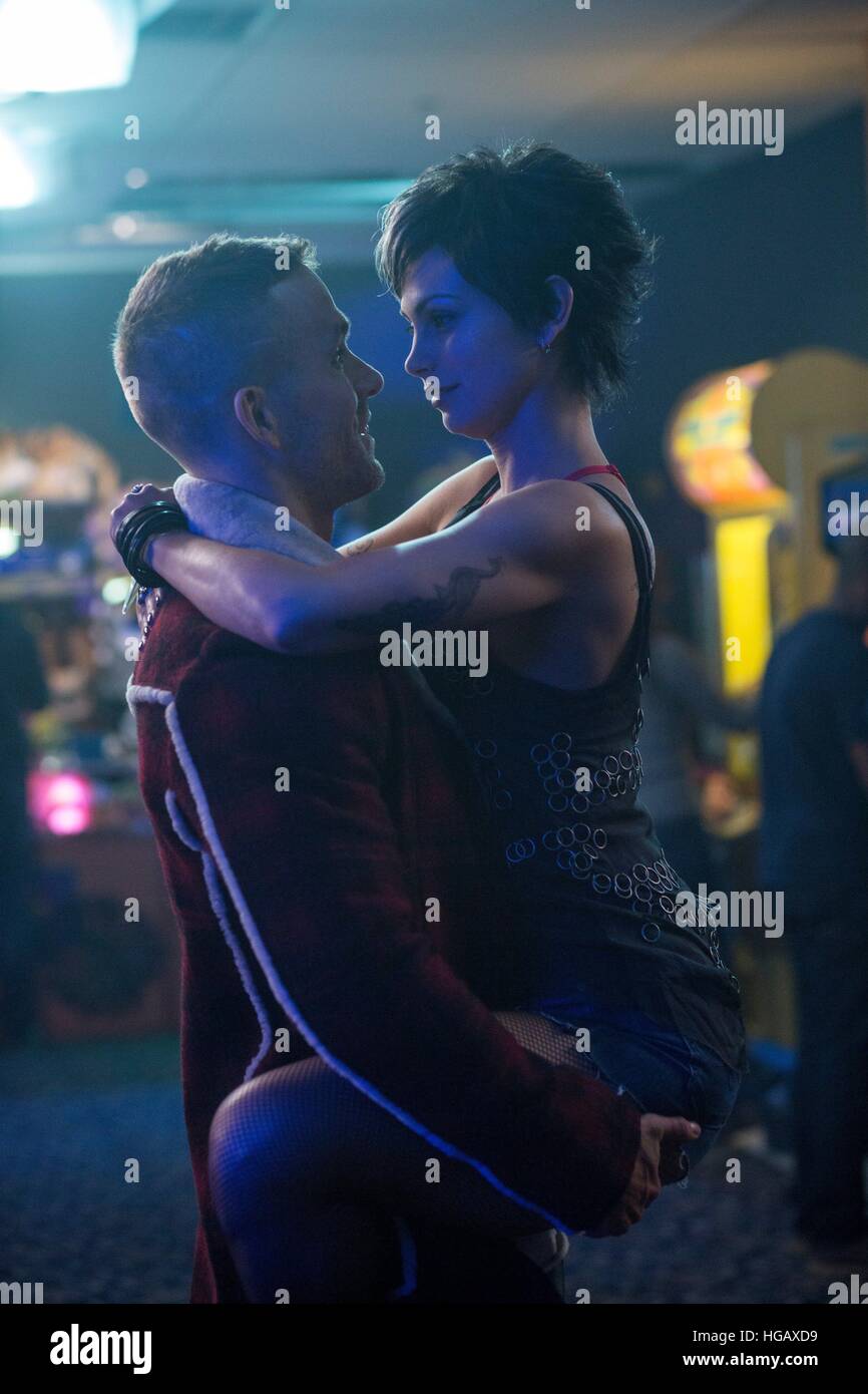 Deadpool And Rogue Kiss