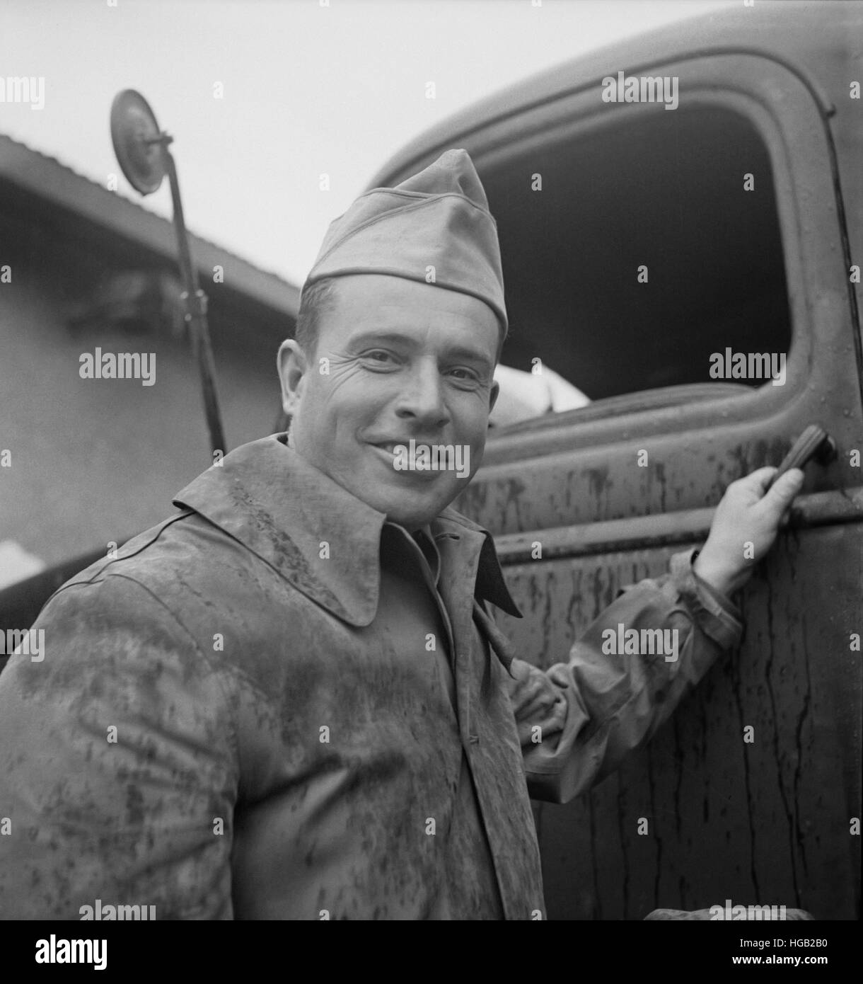 Smiling russian army soldier hi-res stock photography and images - Alamy