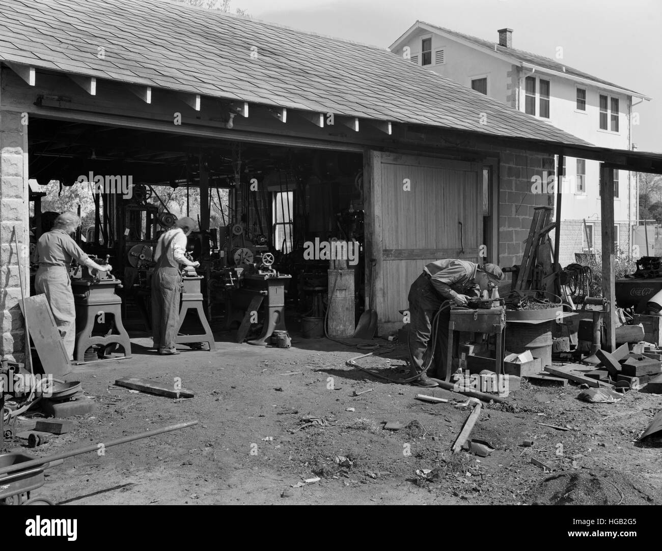 Forming machine Black and White Stock Photos & Images - Alamy
