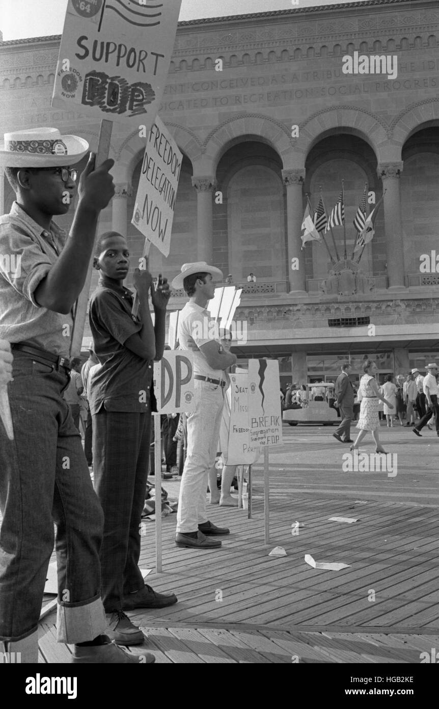 Crowd walking holding placard social issues hi-res stock photography ...