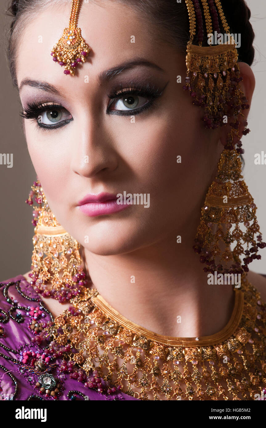 Beautiful Asian bride Stock Photo - Alamy