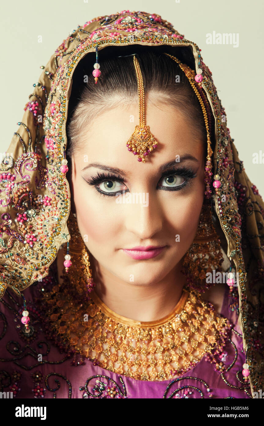 Beautiful Asian bride Stock Photo - Alamy