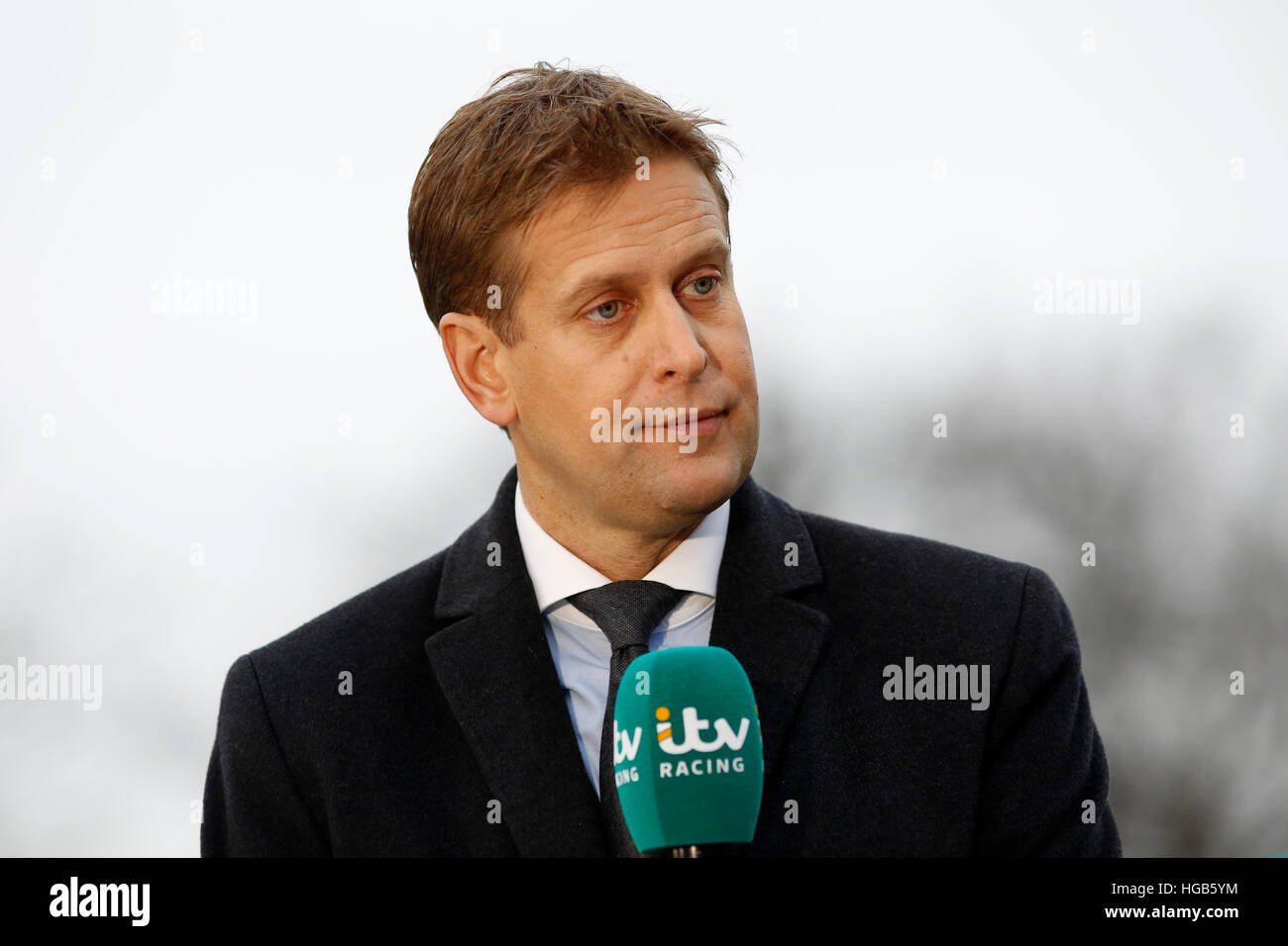 32red day sandown racecourse hi-res stock photography and images - Alamy