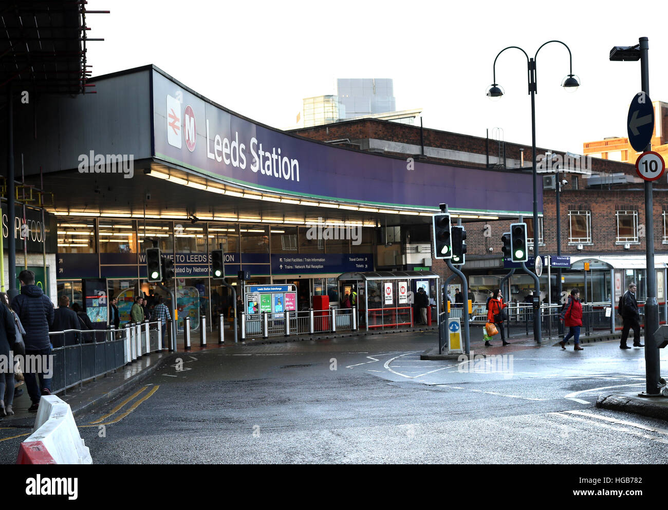 Front of train station hi-res stock photography and images - Alamy