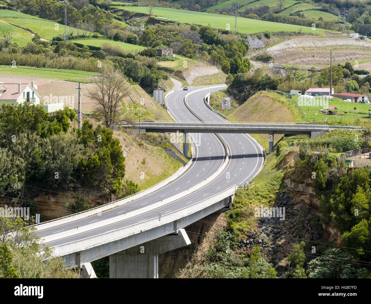 Empty dual carriageway hi-res stock photography and images - Alamy
