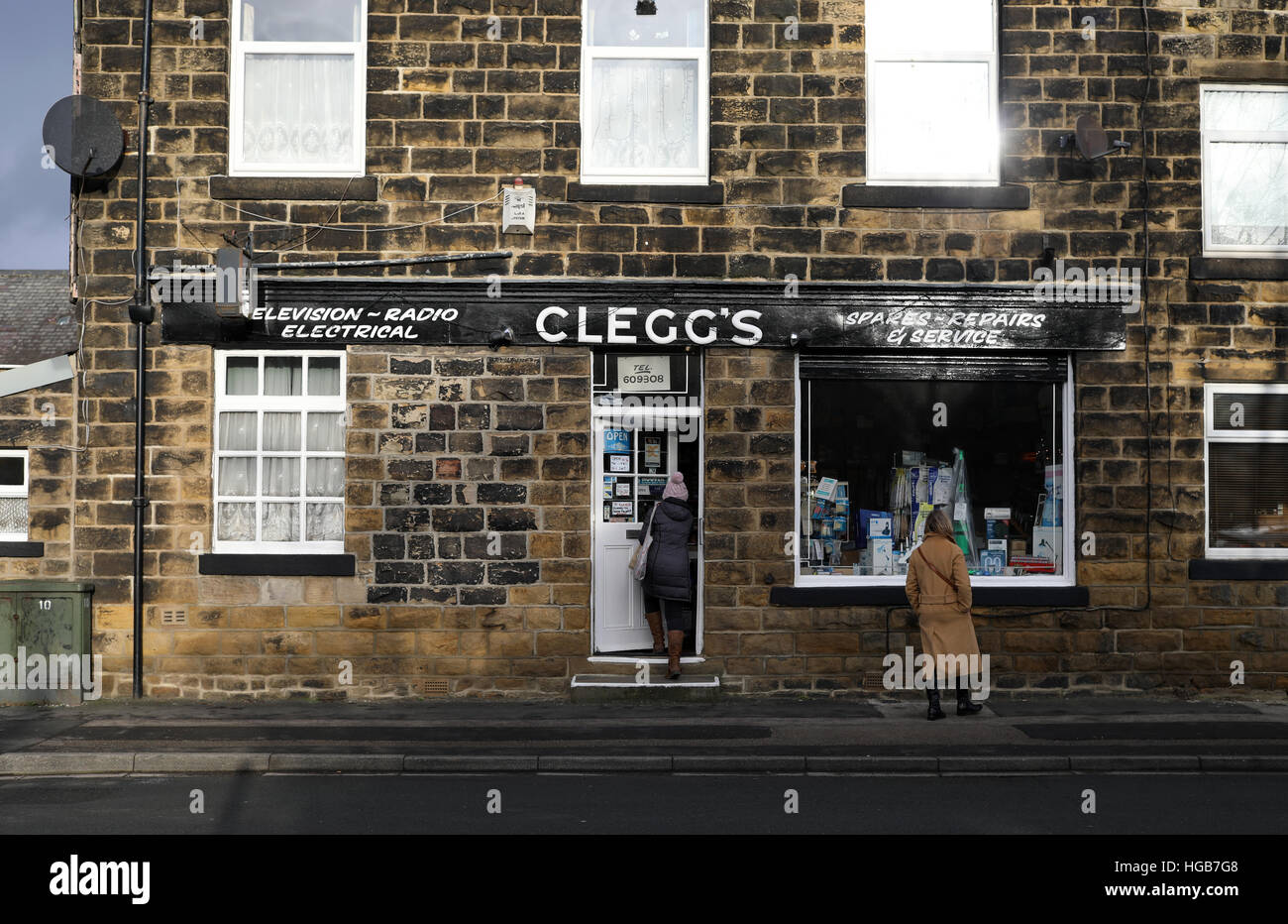 Old shop frontage hi-res stock photography and images - Alamy