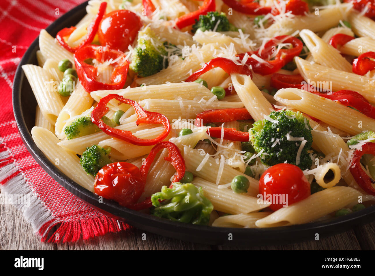 Penne primavera hi-res stock photography and images - Alamy