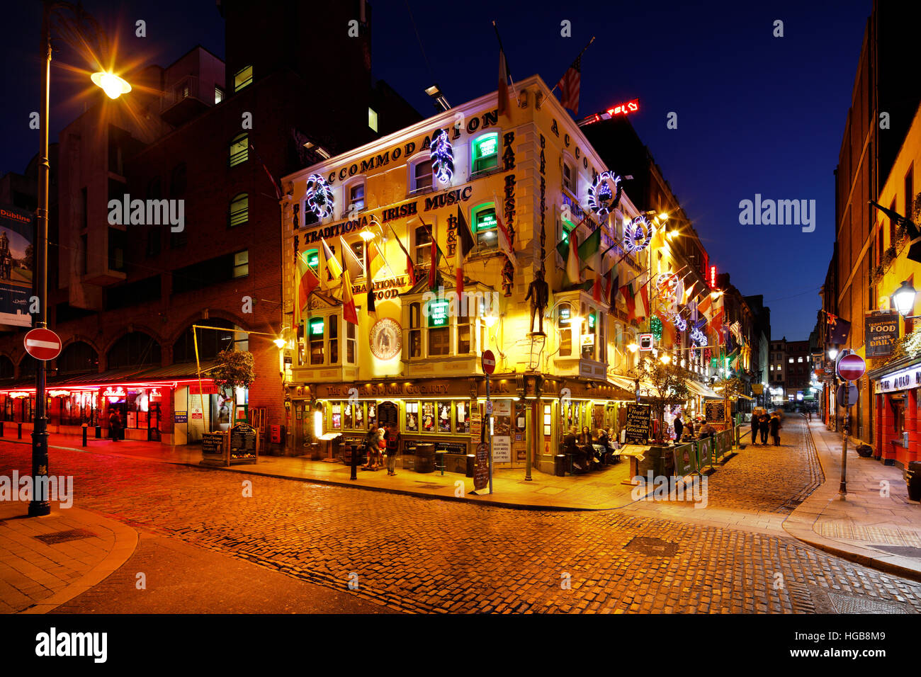 A busy nightlife of the Temple Bar area of Dublin, Ireland. Temple Bar ...