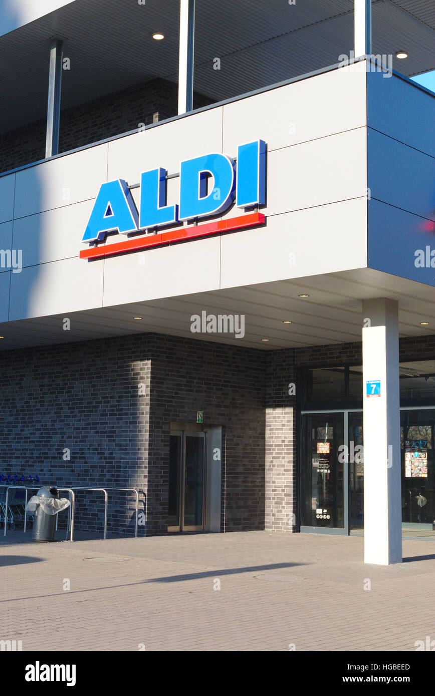Entrance to aldi store hi-res stock photography and images - Alamy