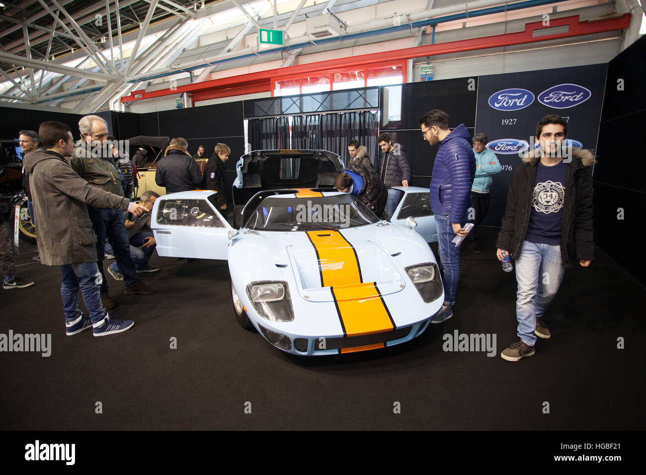 Ford stand hi-res stock photography and images - Alamy