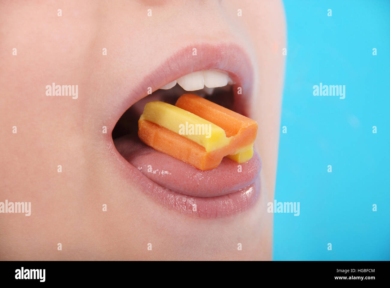 Teen girl chewing gum hi-res stock photography and images - Alamy