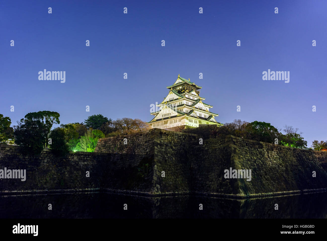 Night view of the famous and historical Osaka Castle at Osaka, Japan ...