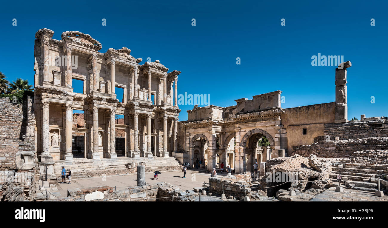 Ancient library hi-res stock photography and images - Alamy