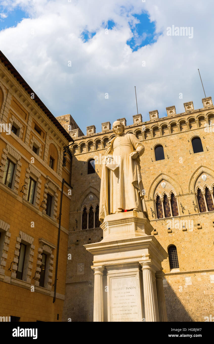 Siena italy statue sculpture hi-res stock photography and images - Alamy