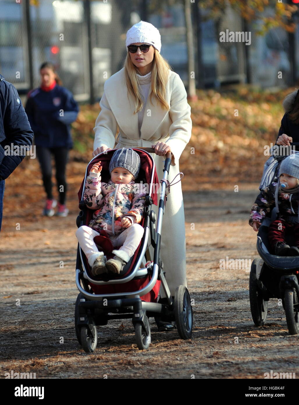 Michelle Hunziker takes her daughters Celeste and Sole to a local park ...