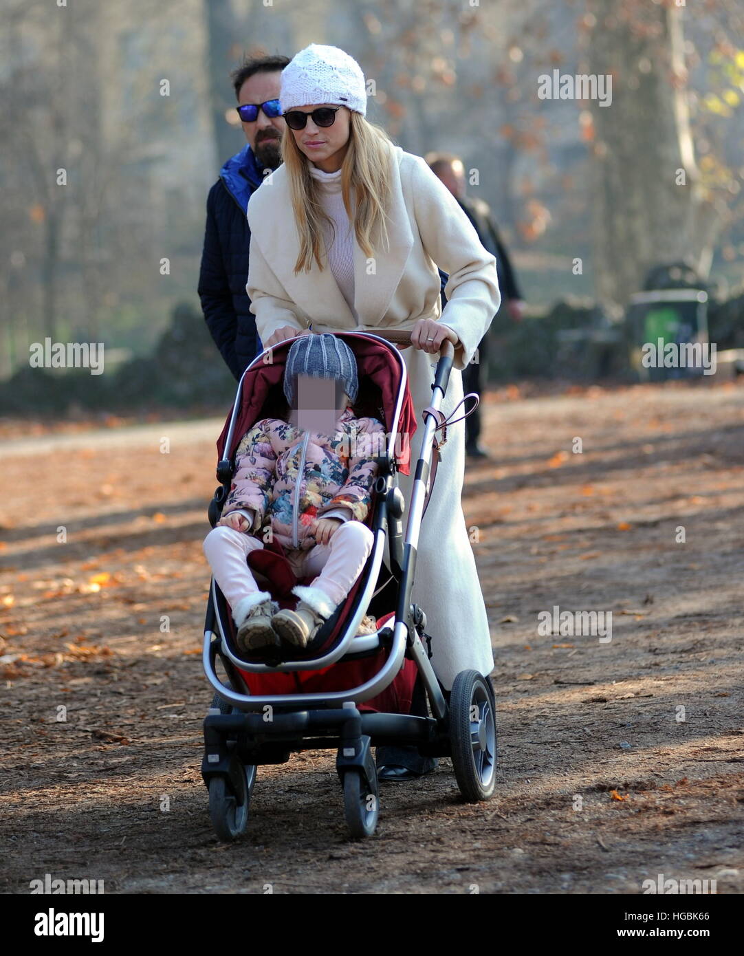 Michelle Hunziker takes her daughters Celeste and Sole to a local park ...