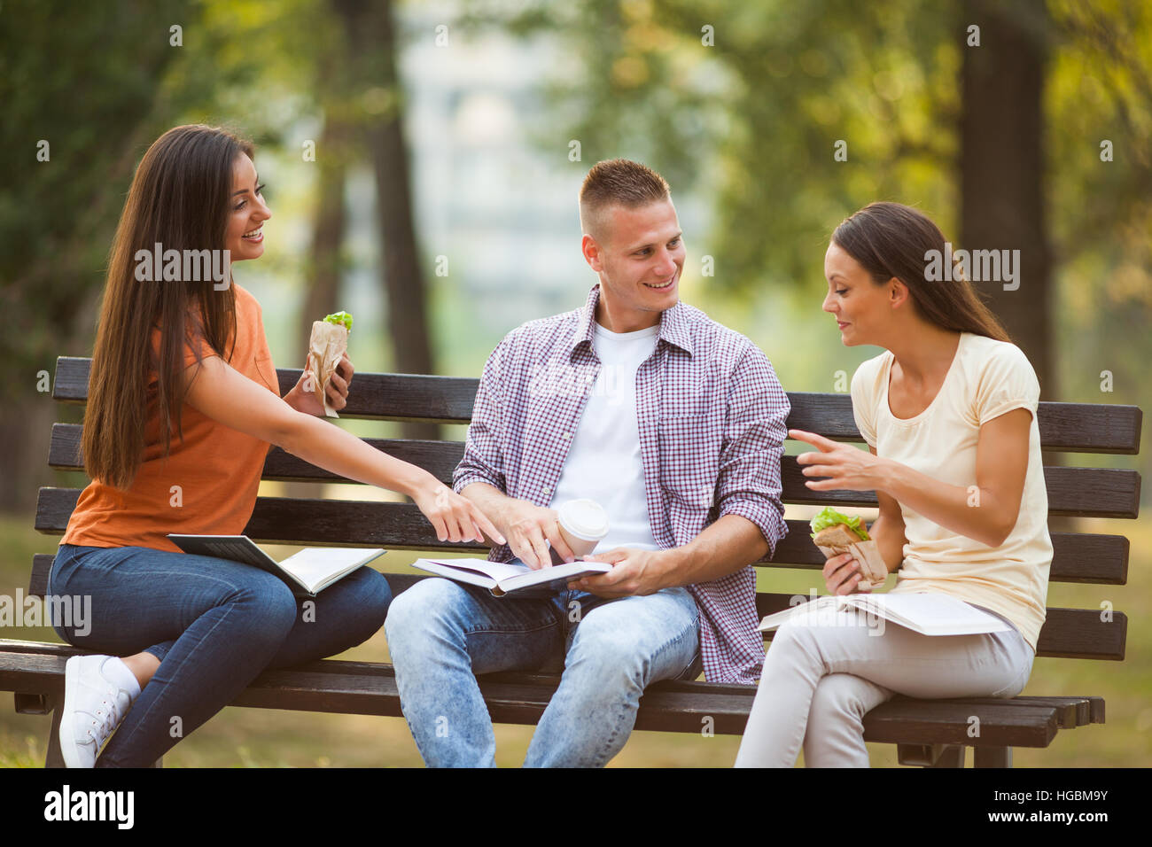 Students in park hi-res stock photography and images - Alamy