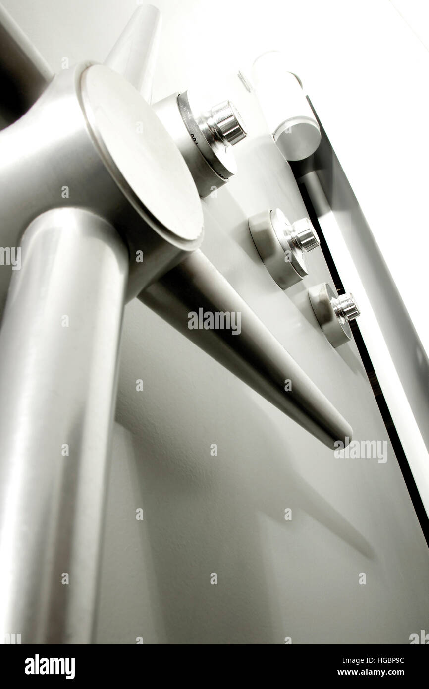 Strongroom bank vault safe door hi-res stock photography and images - Alamy