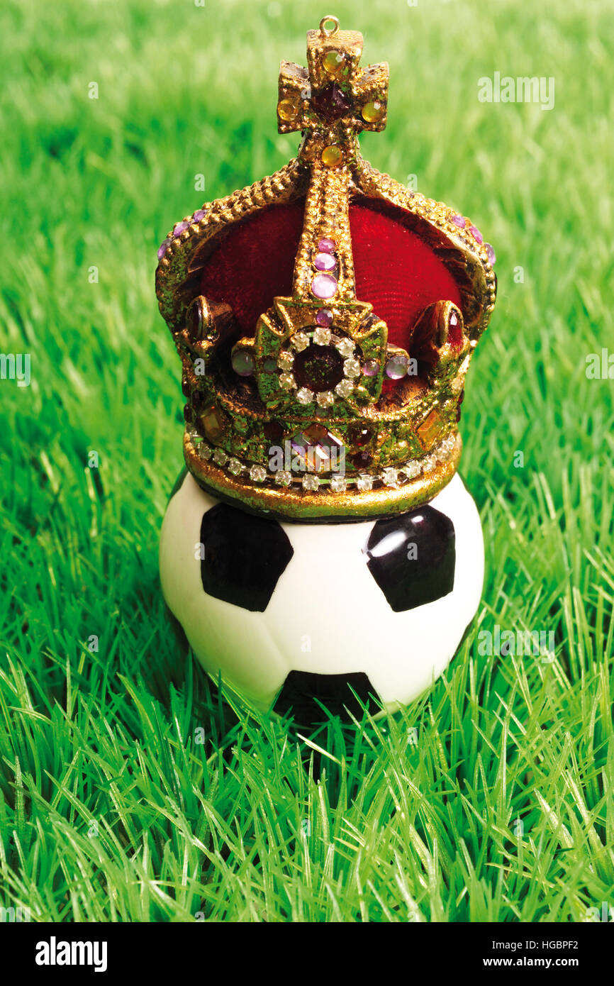 Ball with crown, symbol for king of football Stock Photo - Alamy