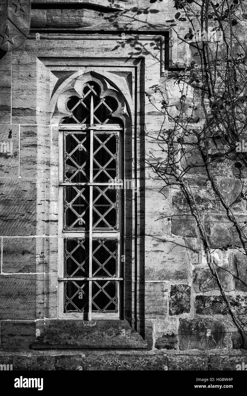 Medieval window frame hi-res stock photography and images - Alamy