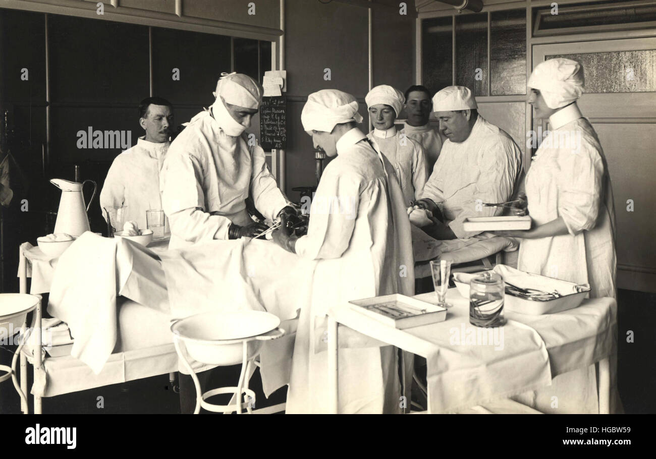 Vintage operating room hi-res stock photography and images - Alamy