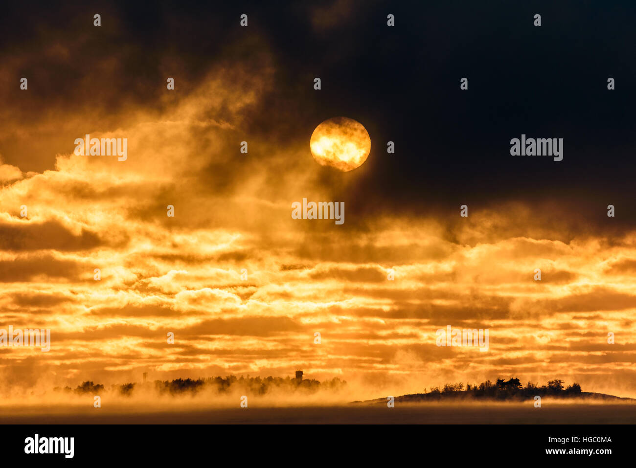 Golden winter sun setting hi-res stock photography and images - Alamy
