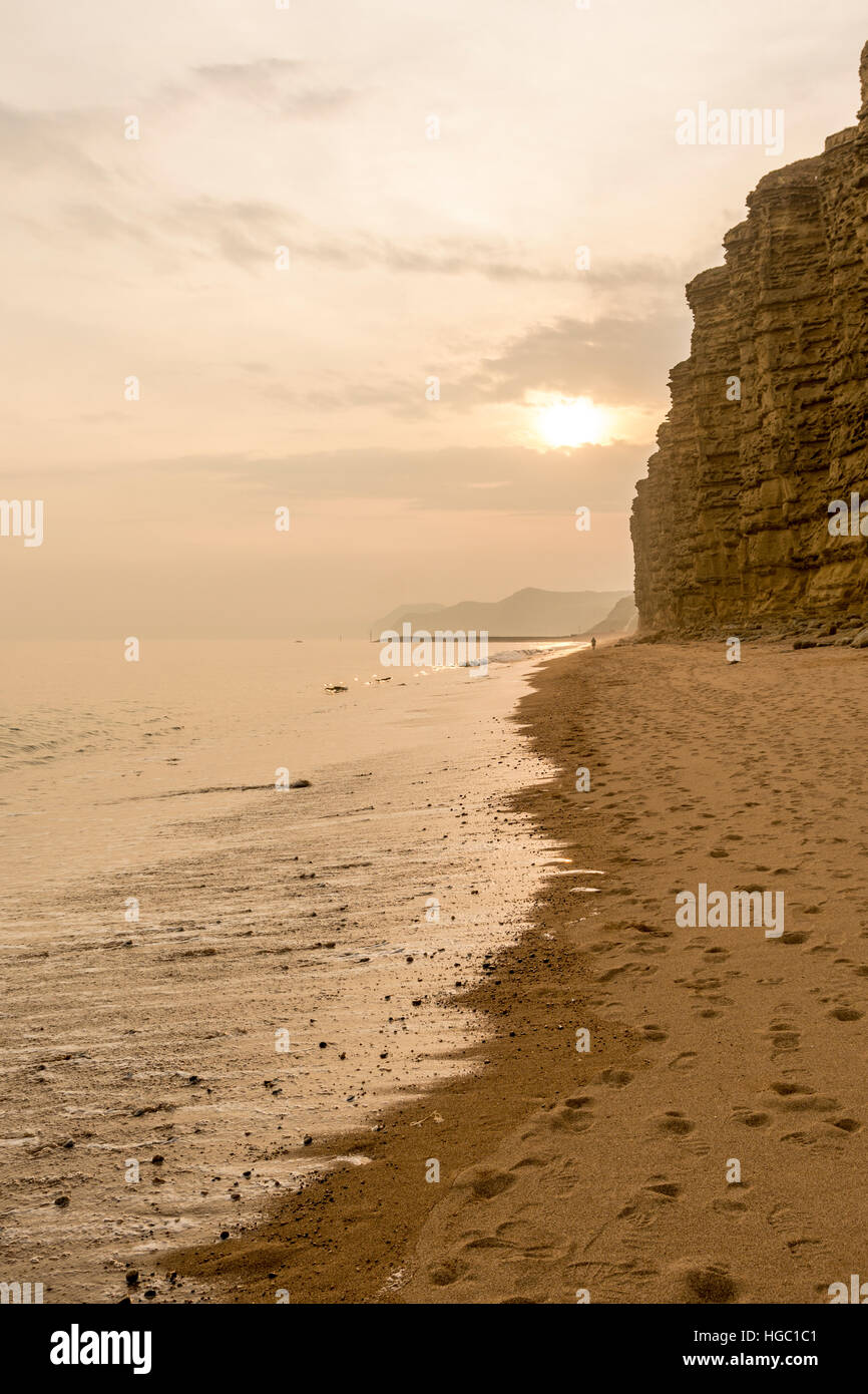 A sultry evening - West Bay beach on the Jurassic coast of Dorset Stock ...