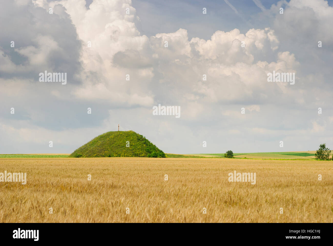 Tumulus hi-res stock photography and images - Alamy