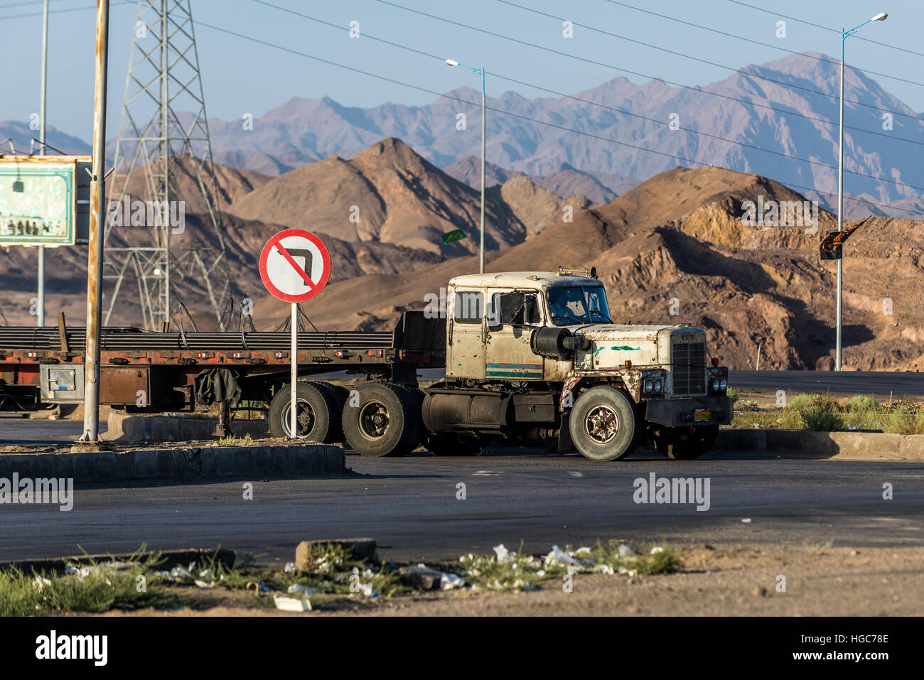 Old mack truck hi-res stock photography and images - Alamy