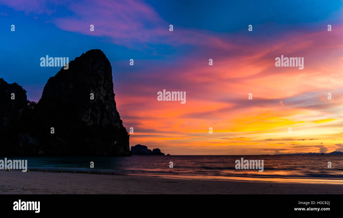 Vibrant beach scene sunset hi-res stock photography and images - Alamy