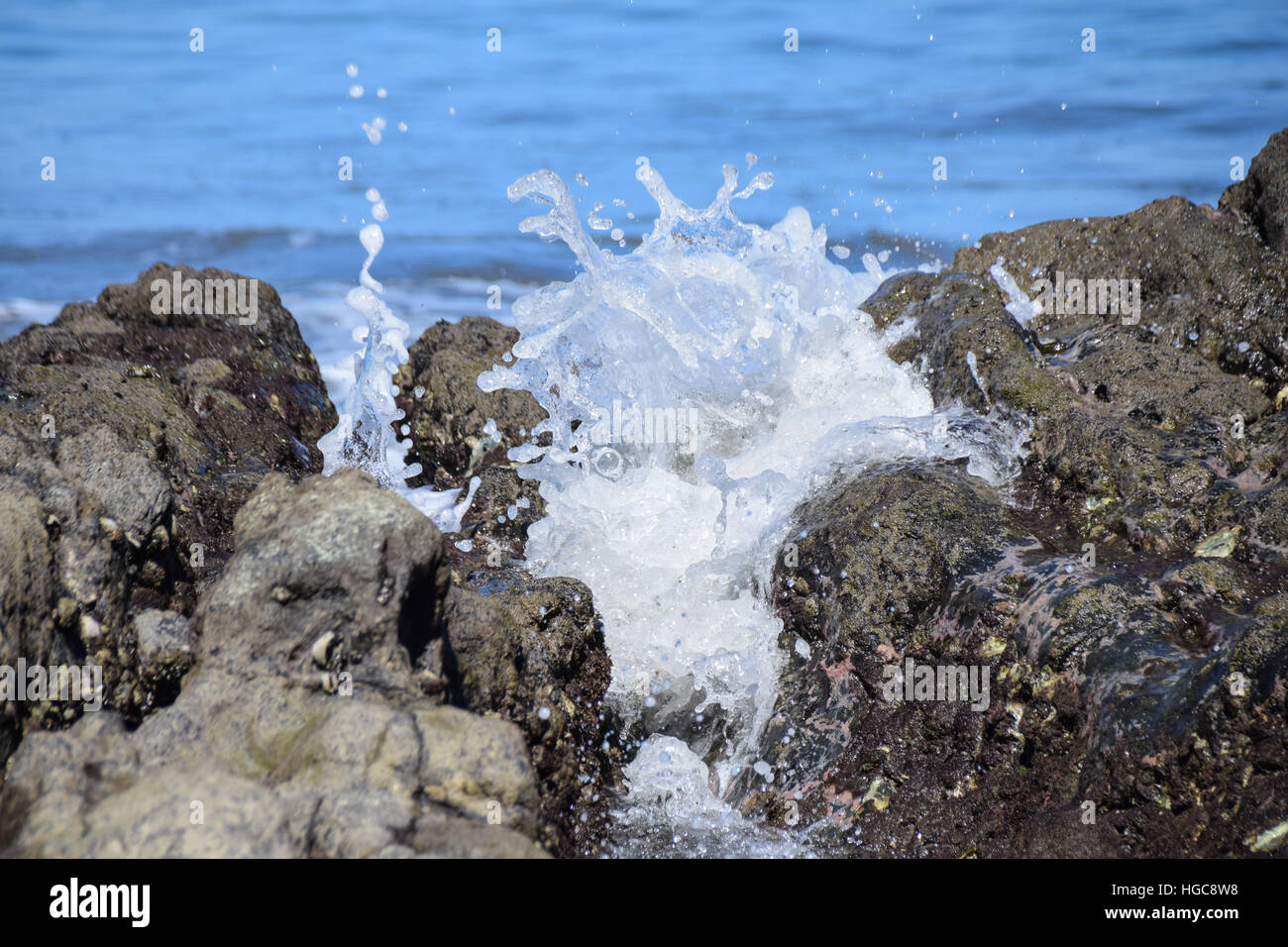 Waves of the Pacific Ocean breaking over rocks Stock Photo - Alamy