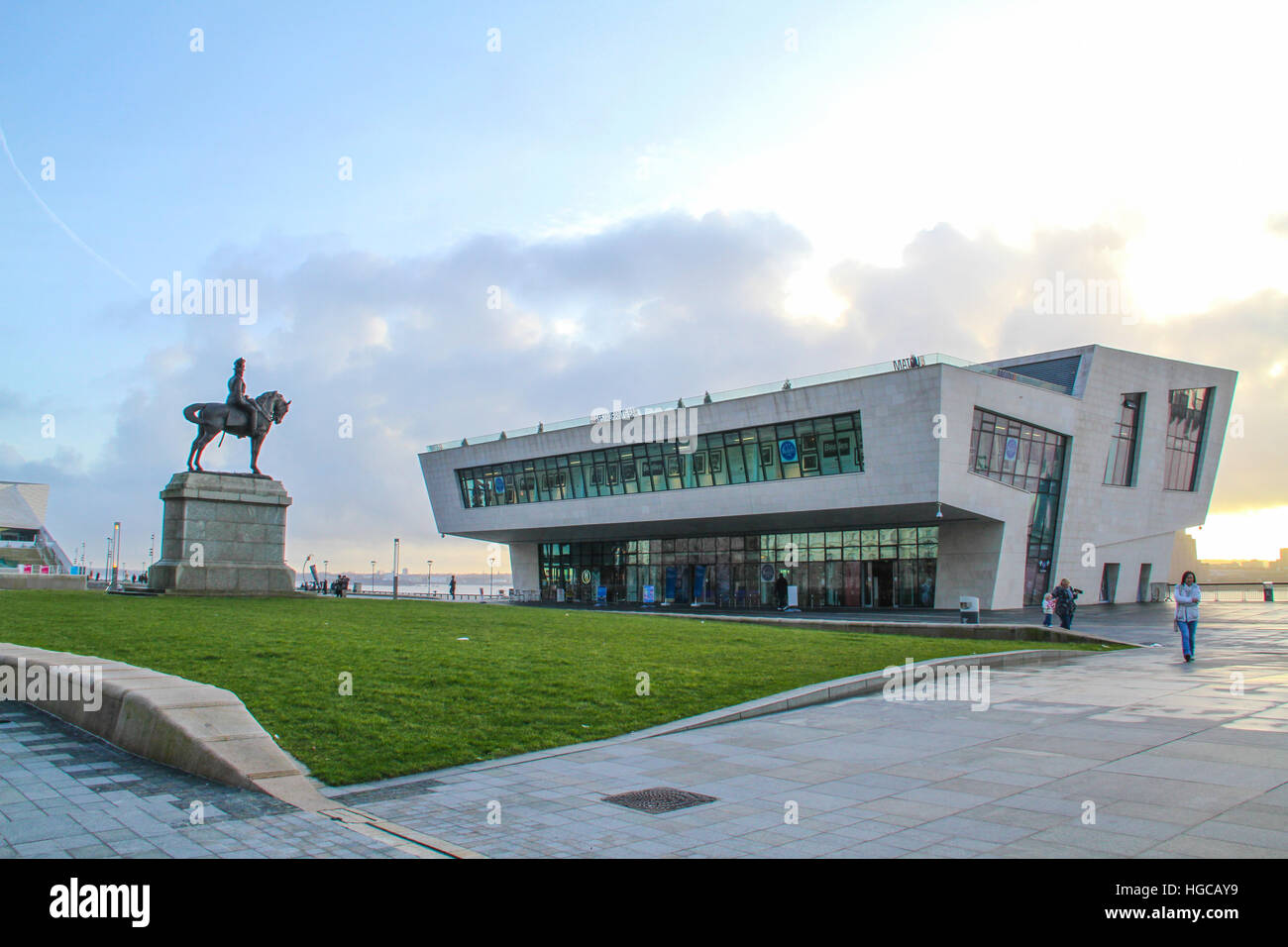 Liverpool pier head ferry terminal hi-res stock photography and images ...