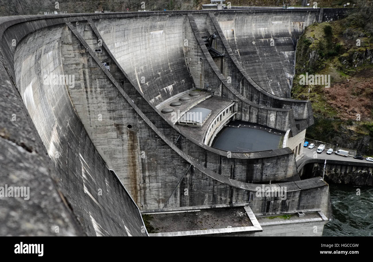 The dam Barrage du Chastang in Correze, France Stock Photo - Alamy