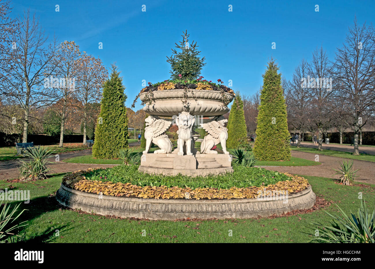London, Regents Park Avenue Garden Statue, England Captive Stock Photo ...