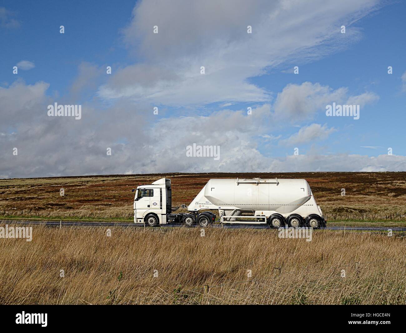 Belly tanker hi-res stock photography and images - Alamy