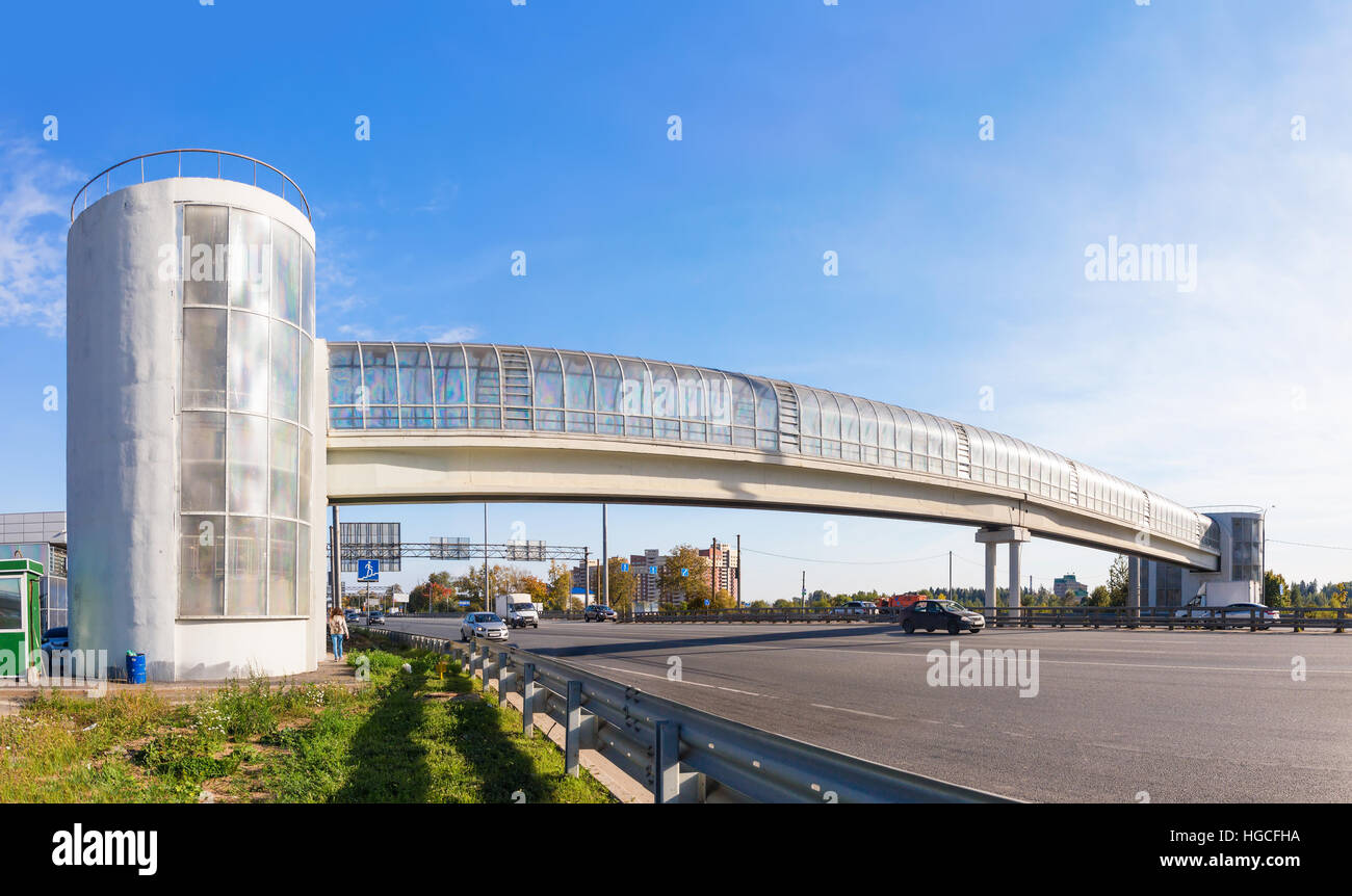 Pedestrian bridge over highway hi-res stock photography and images - Alamy