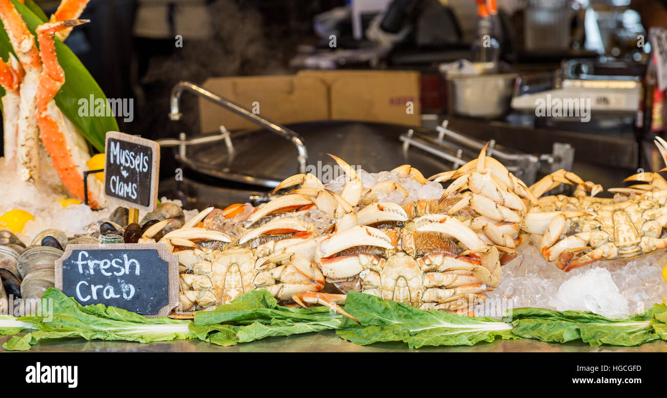Fresh Crabs in Seafood Market Stock Photo - Alamy